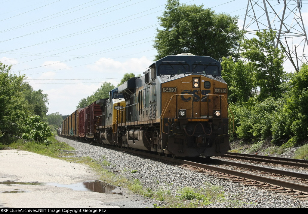 CSX 5419 and train Q438